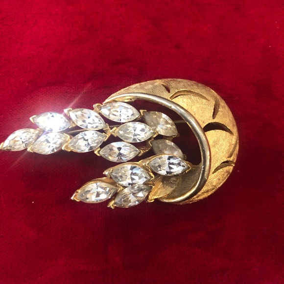 Jewelry | Vintage Gold Rhinestone Pin | Poshmark